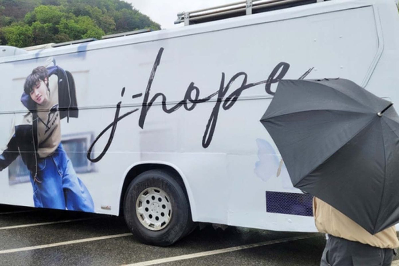 ARMY Patuhi Permintaan J-Hope Untuk Tidak Datang ke Lokasi Pendaftaran ...