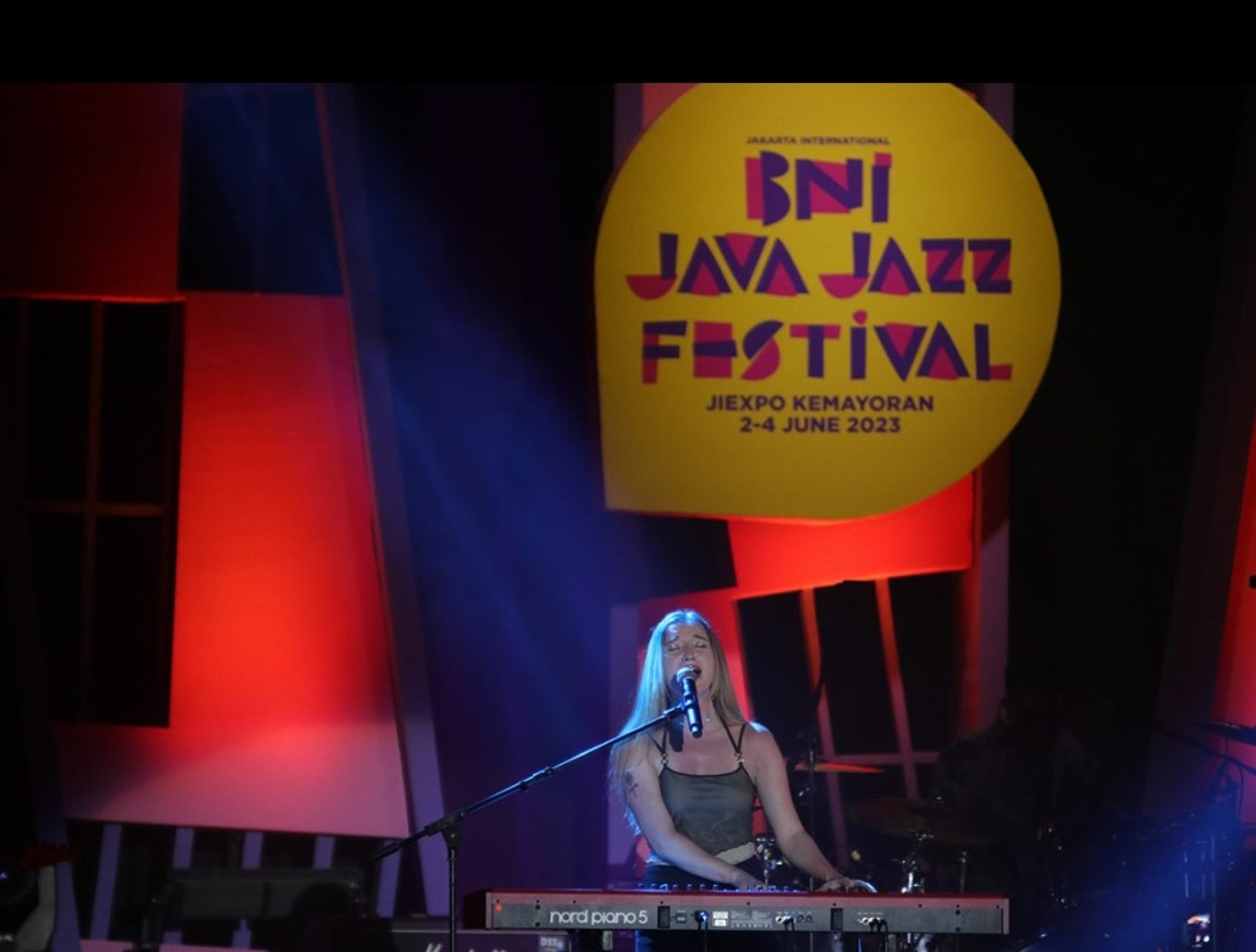 Penonton BNI JJF 2023 Antri Panjang Demi Bertemu Stacey Rayen - Xpose ...