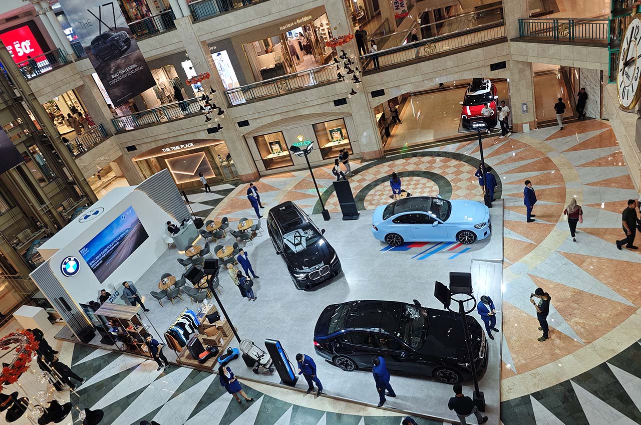 BMW Group Plaza Senayan Exhibition 2025 Tampilkan 5 Model Terbaru BMW ...